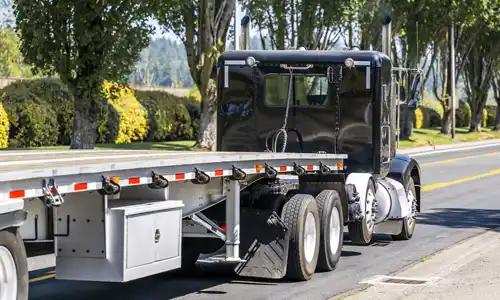 Chicago, Milwaukee Flatbed, Refrigerated and Van Trailer Leasing